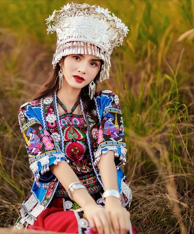 A Brief Analysis of the Miao Costume Patterns in Western Hunan - iMedia