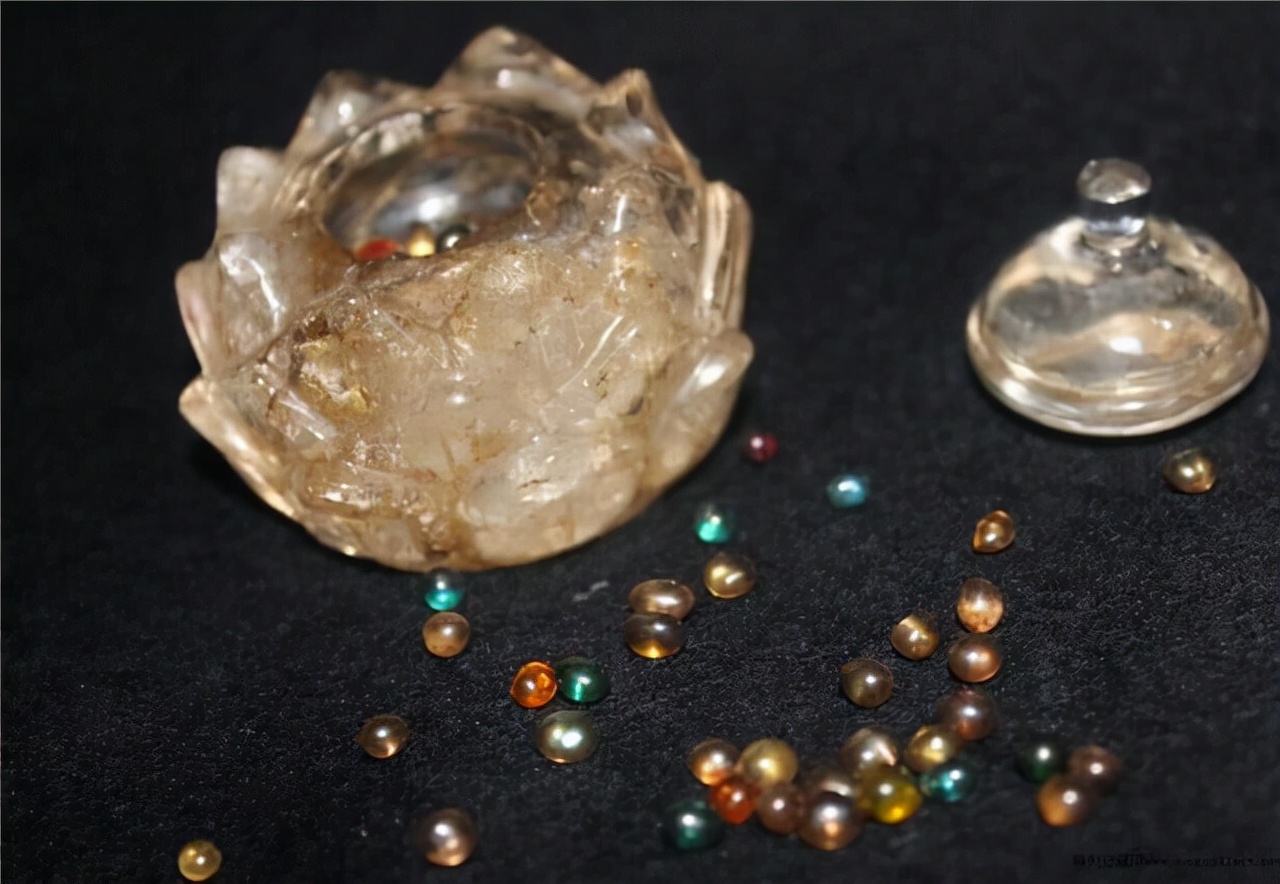 What exactly is a "relic"?Why don't ordinary people, only after the ...