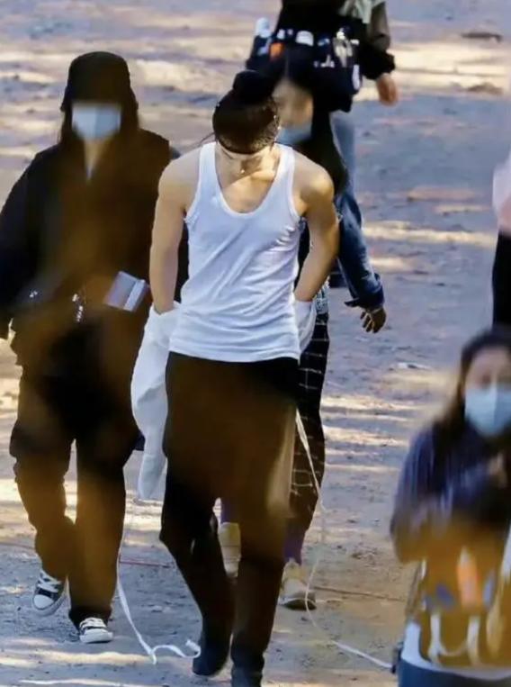 The male star dares to show his figure unexpectedly?The perfunctory fat ...