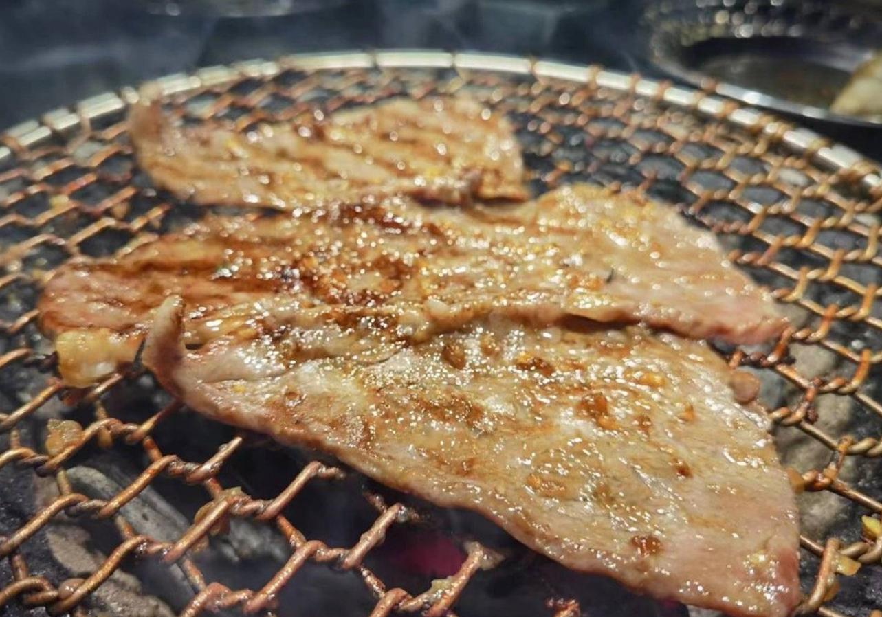 Nicholas Tse breaks the temptation of delicious food! Six-pack abs show ...