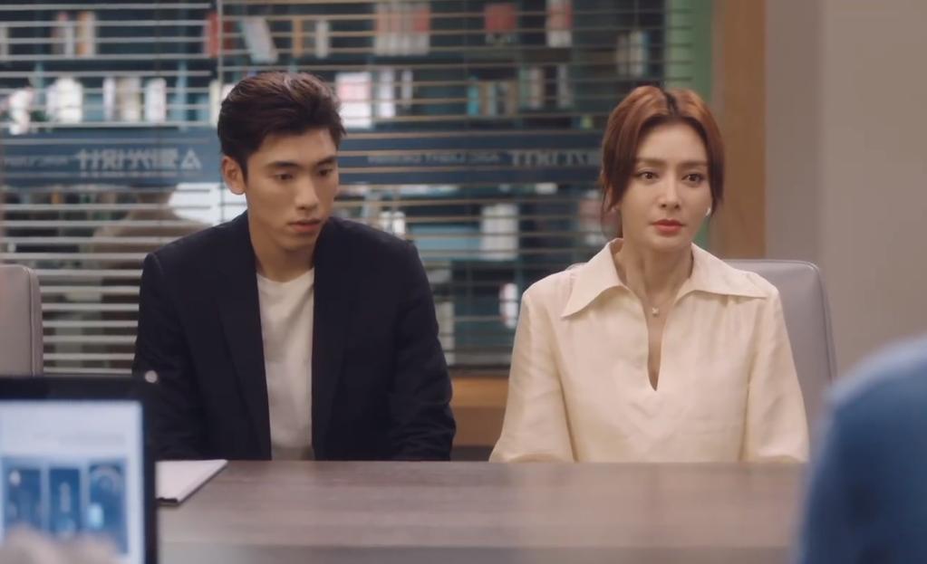 The cast of "Returning the Pearl" is in the same frame as "Ripple Heart", and recognizes "Zhihua ...