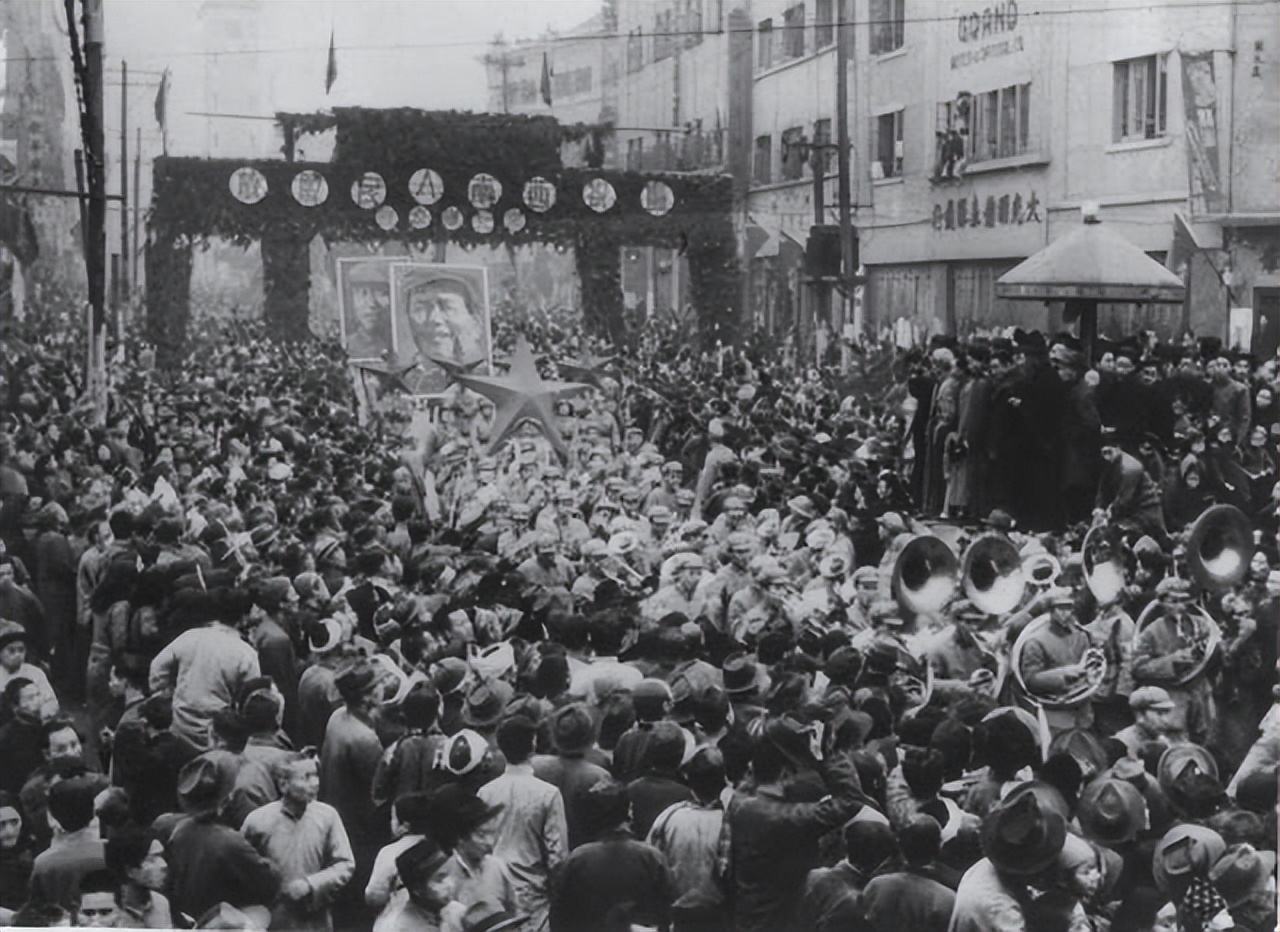 Deng Gong refused to shake hands with the founding general Chen Xilian ...