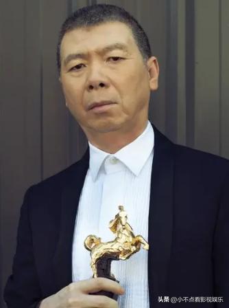 Others have a successful career, but he has caused controversy. The 65-year-old Feng Xiaogang ...