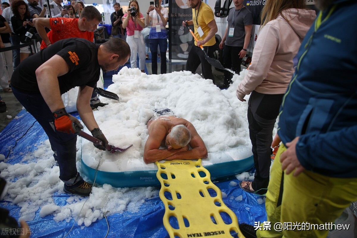Poland: Man tries to break Guinness World Record for longest full body ...