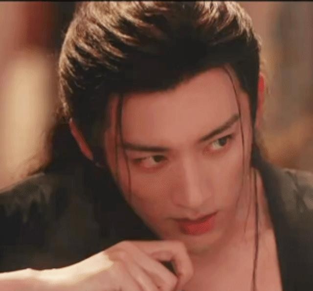 The female lead in the short drama is so beautiful! Putting Ren Min ...