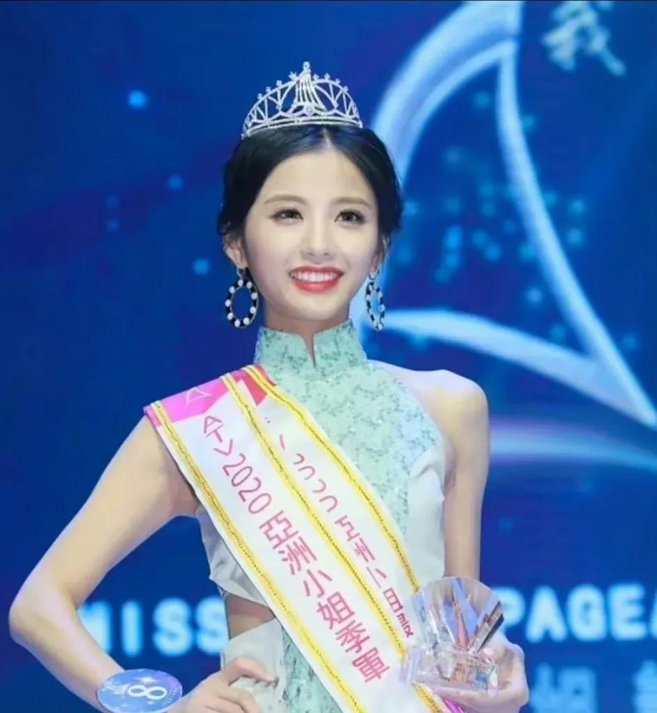 The beauty Xueba falls in love with the male star, the novel is ...