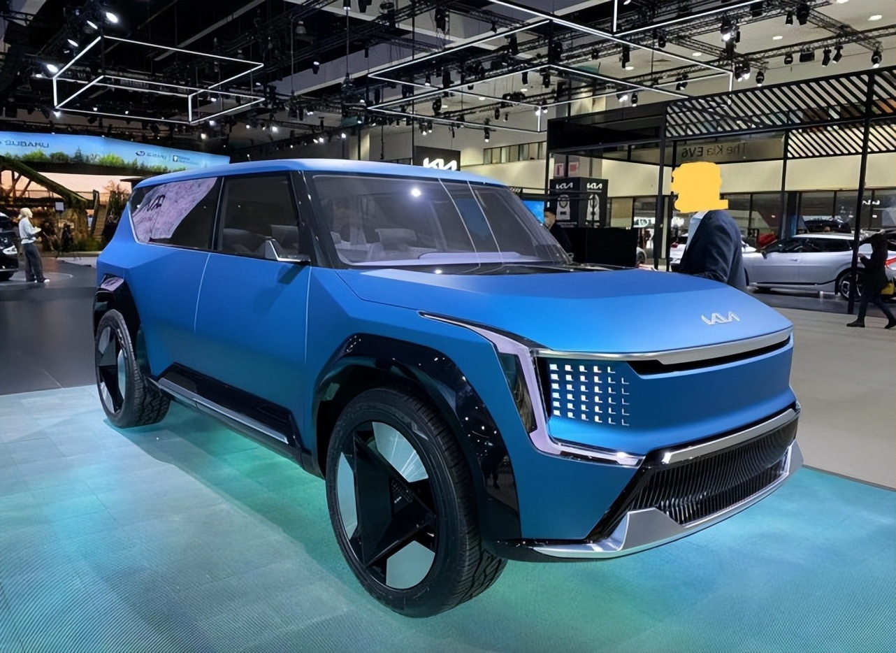 Another Korean SUV with a sci-fi appearance, side-by-side doors + a 27-inch giant screen, and a ...