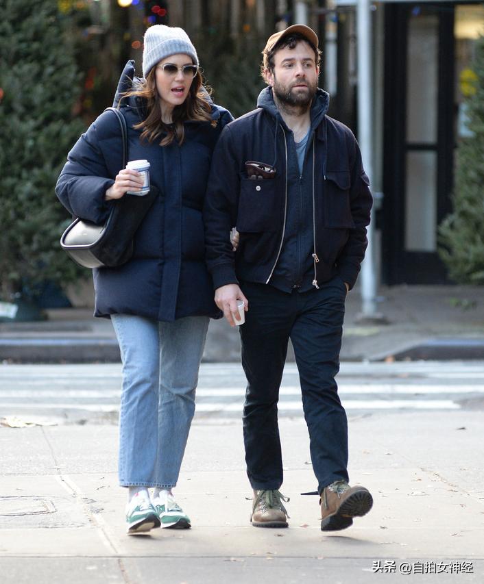 Actress Mandy Moore takes a leisurely walk on the street and arms with ...