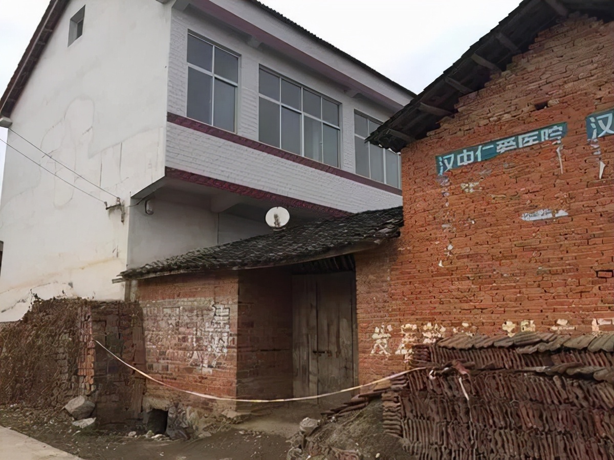 Zhang Koukou: At the age of 13, his mother died in his arms, and he did ...