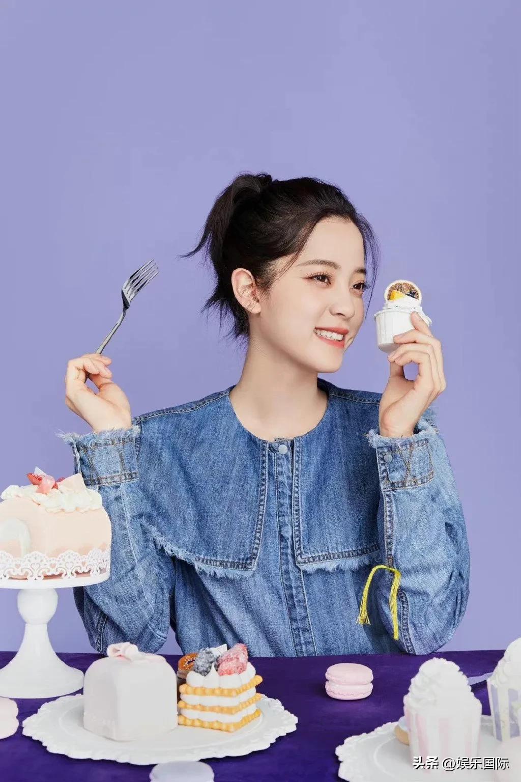 Ouyang Nana holding cake in hand - iNEWS
