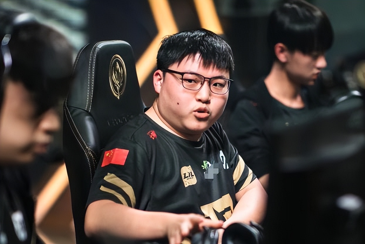 Uzi加盟EDG！聖槍哥、957、涵藝相繼確認，網友怒評：「爺青回」 - 資訊咖