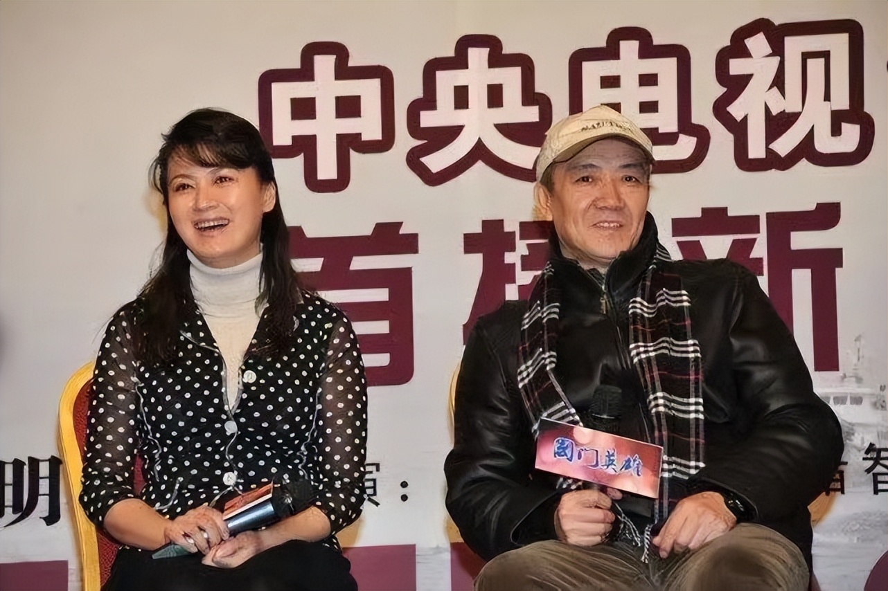 The real couple outside the scene of "Bright Sword", Li Yunlong married ...