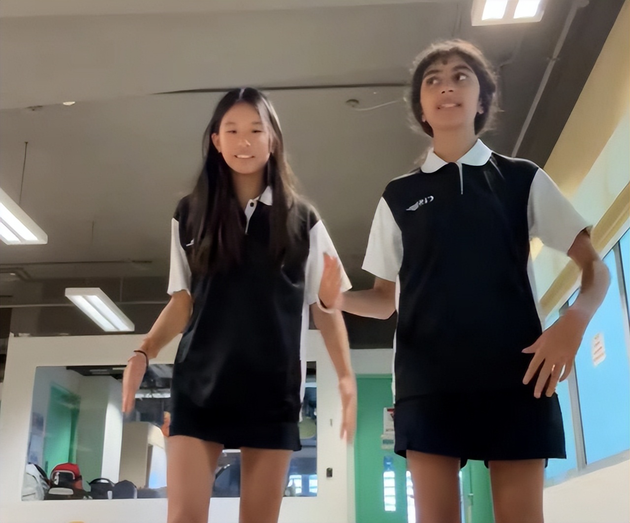 Zhang Ting's daughter "female college eighteen changes", settled in Singapore to study in ...