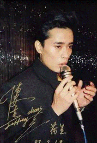 He is the original singer of "Bending Moon". He was as famous as Mao ...