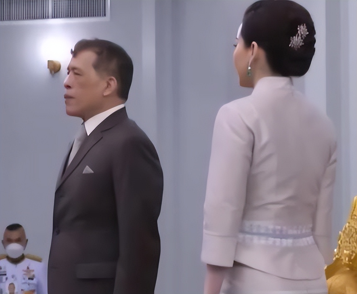 Sutida's "Little Fragrant Skirt" is stunning, wearing royal heritage jewelry, Sinina loses her ...