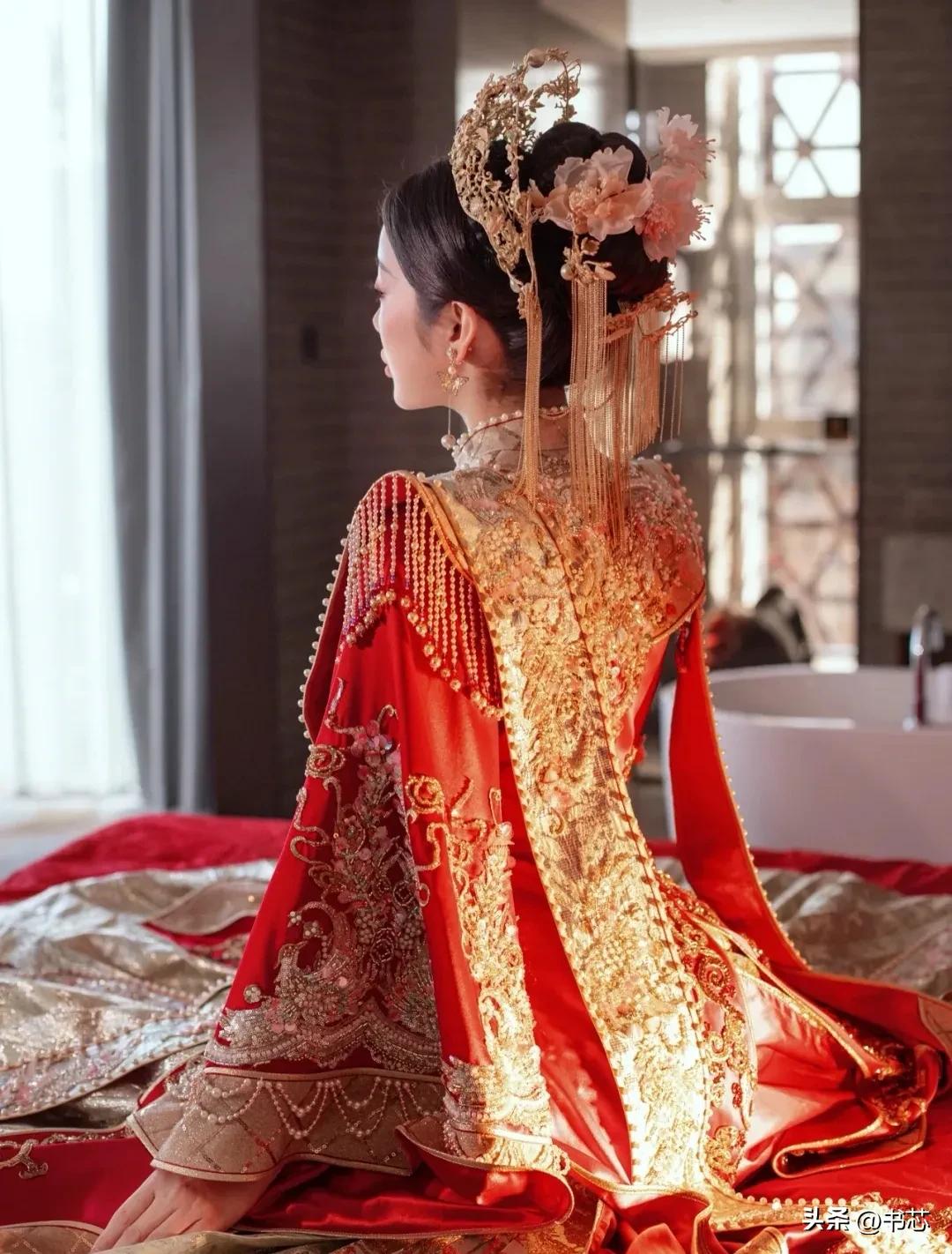 The Chinese wedding dress is so beautiful, there is another choice for ...