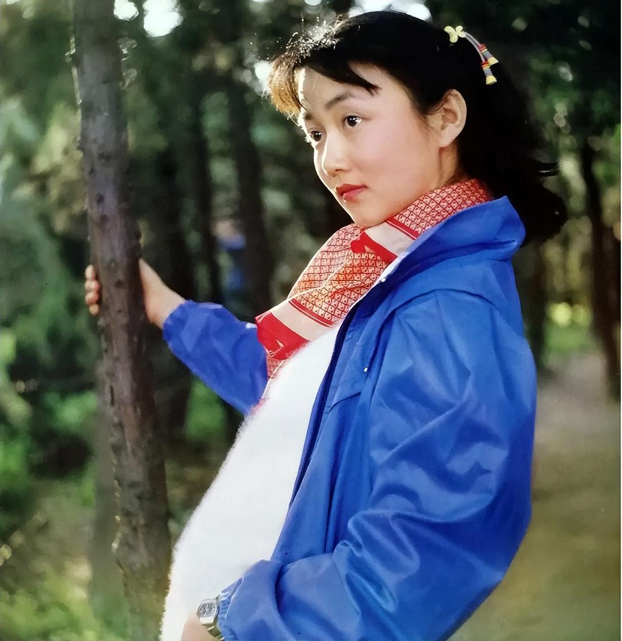 66-year-old "Girl in Red" Luo Yan, how have you been these years? - iNEWS