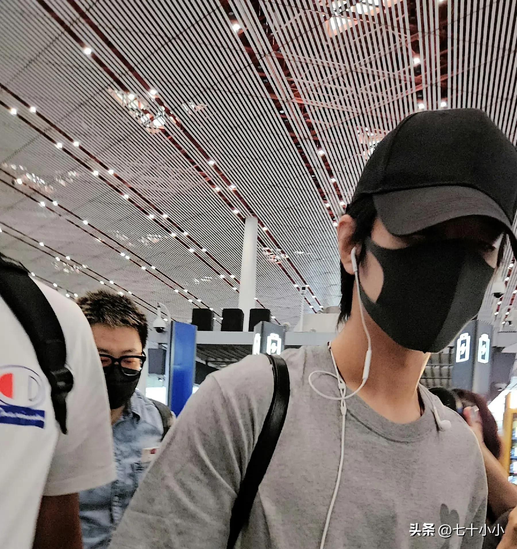 Xiao Zhan's departure from Hong Kong has attracted great attention, and ...