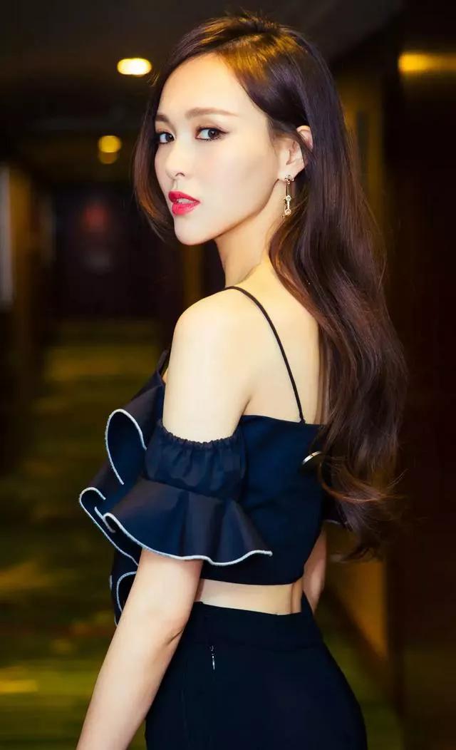 Tang Yan's beautiful hot photo photo, her appearance is so beautiful ...