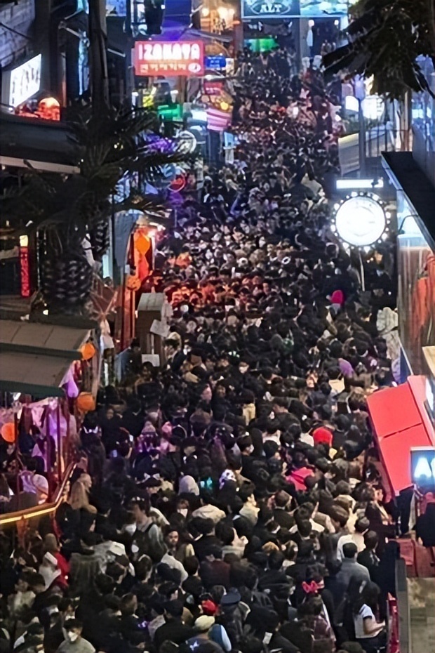 At least 149 dead, 150 injured in Seoul Halloween stampede - iNEWS