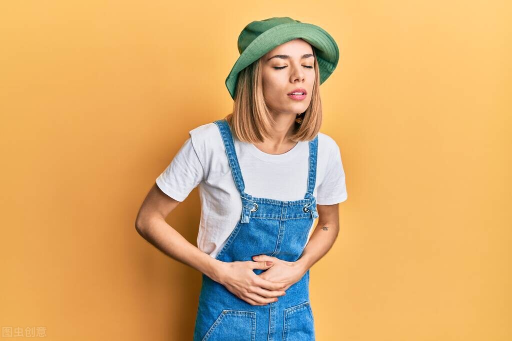 What is the black, smelly mud in the belly button?Can it be removed by ...