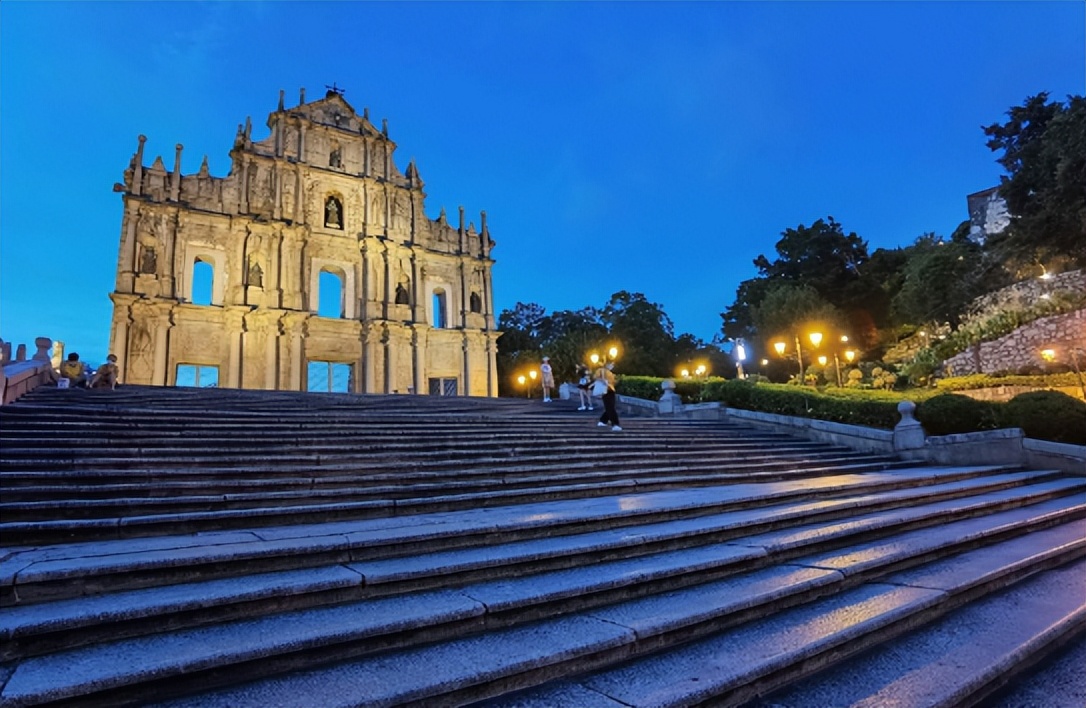 What are the similarities and differences between Macau and Monaco? - iNEWS
