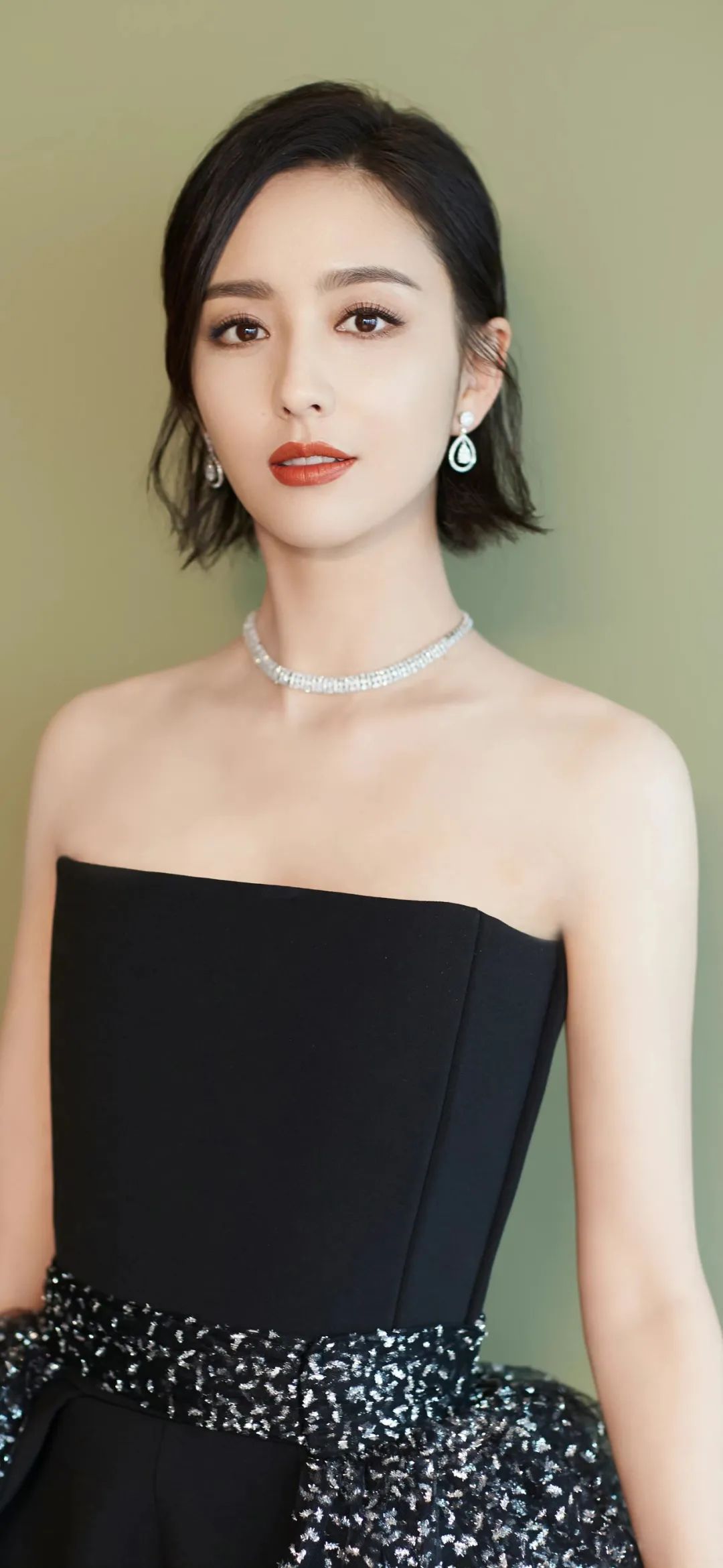 Sexy and tempting "Tong Liya" - iNEWS