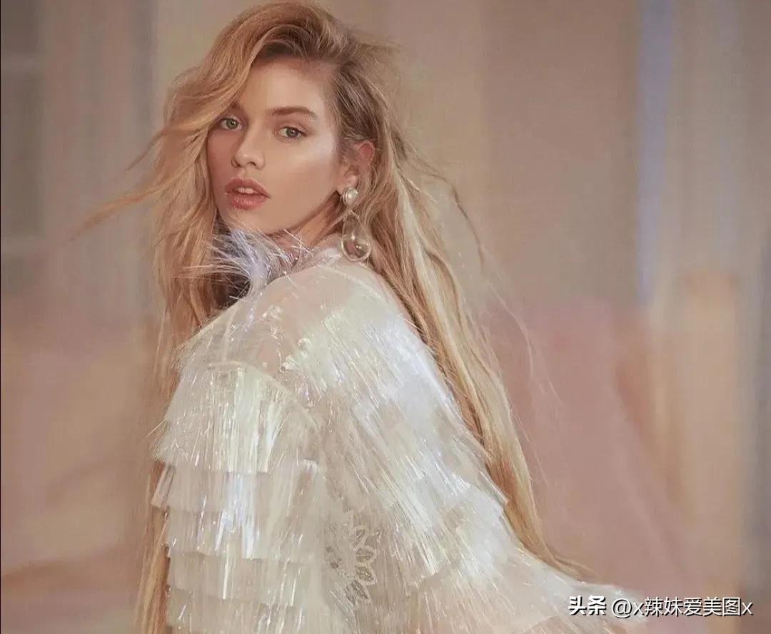 Supermodel (Stella Maxwell) Photo - iMedia