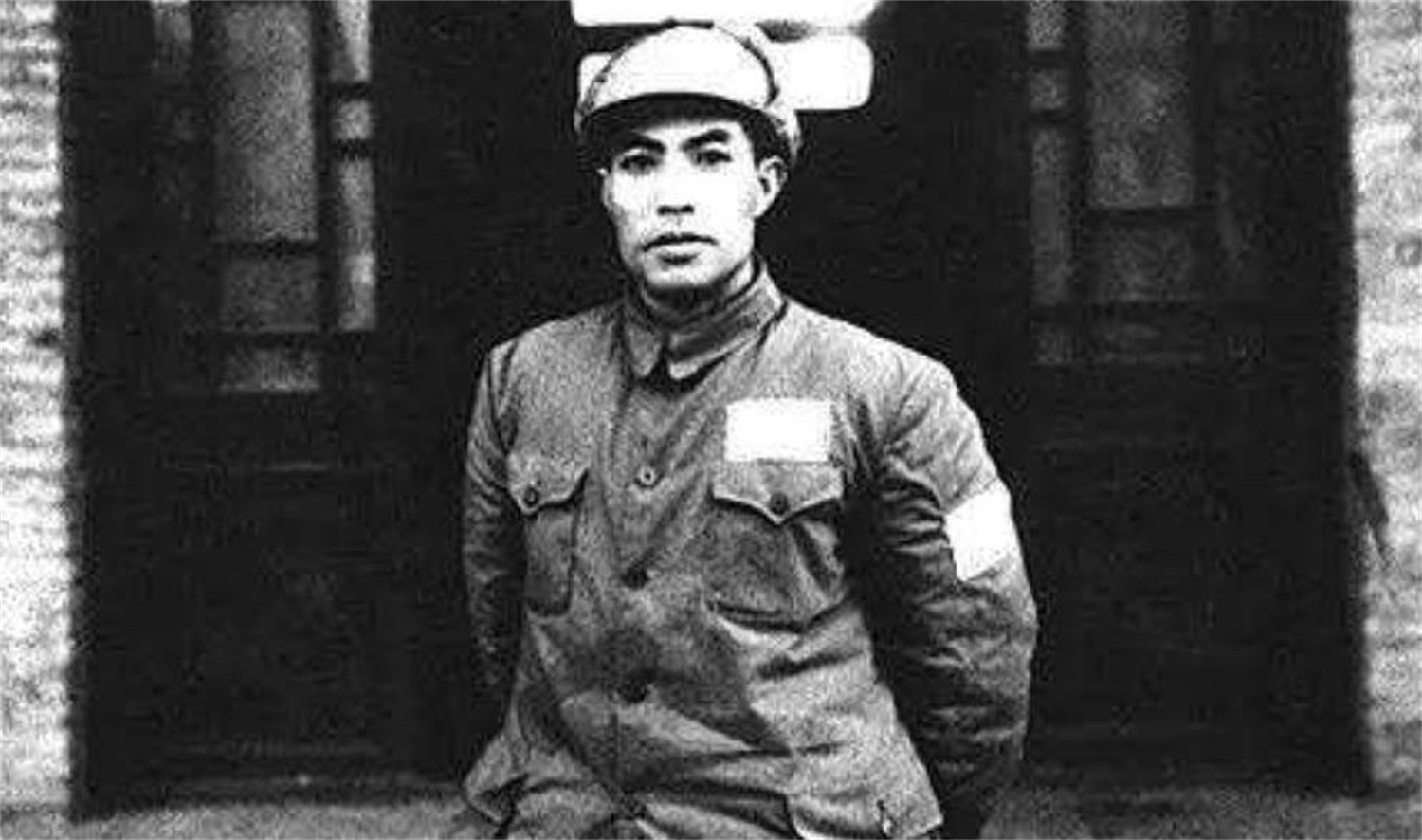 In 1949, Kuomintang agents lurked in Peiping and wanted to get close to ...