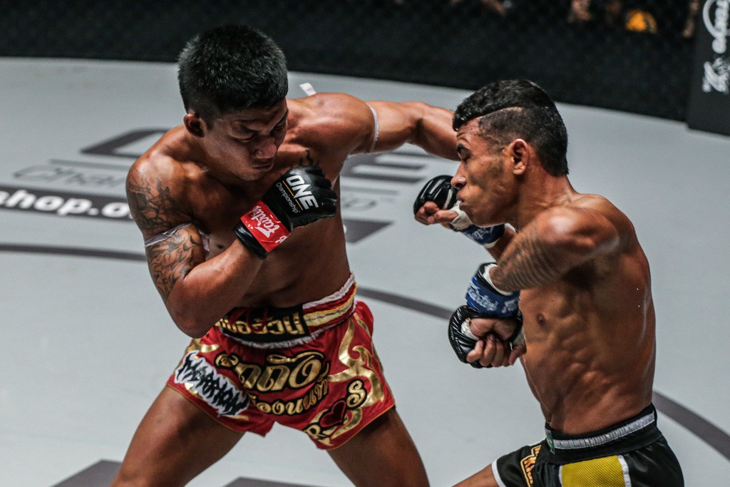 "Prince of Fighting" Banma wins the championship: MMA rules fight Muay ...