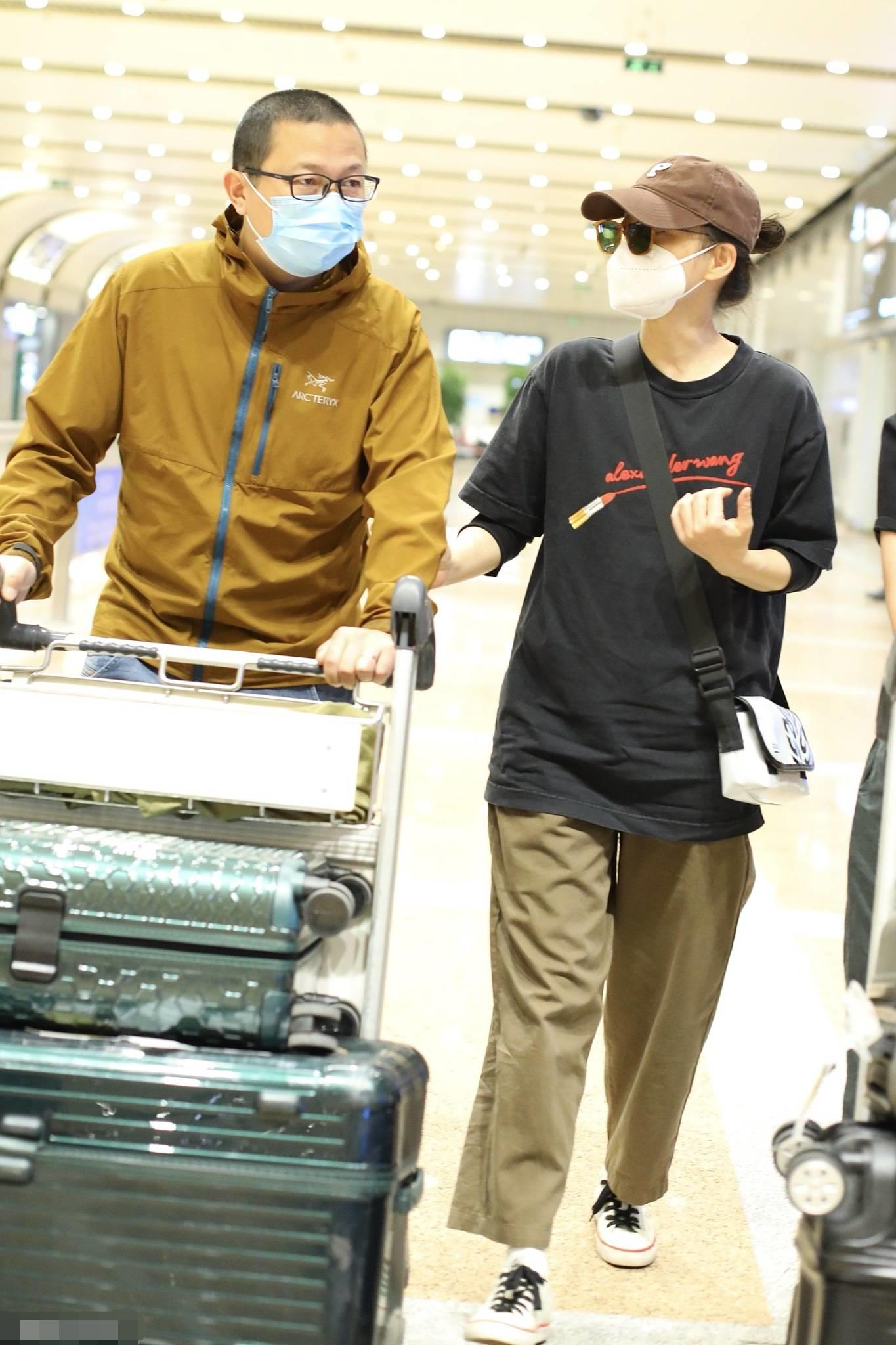 46-year-old Mei Ting and her husband rarely fit together, holding hands ...