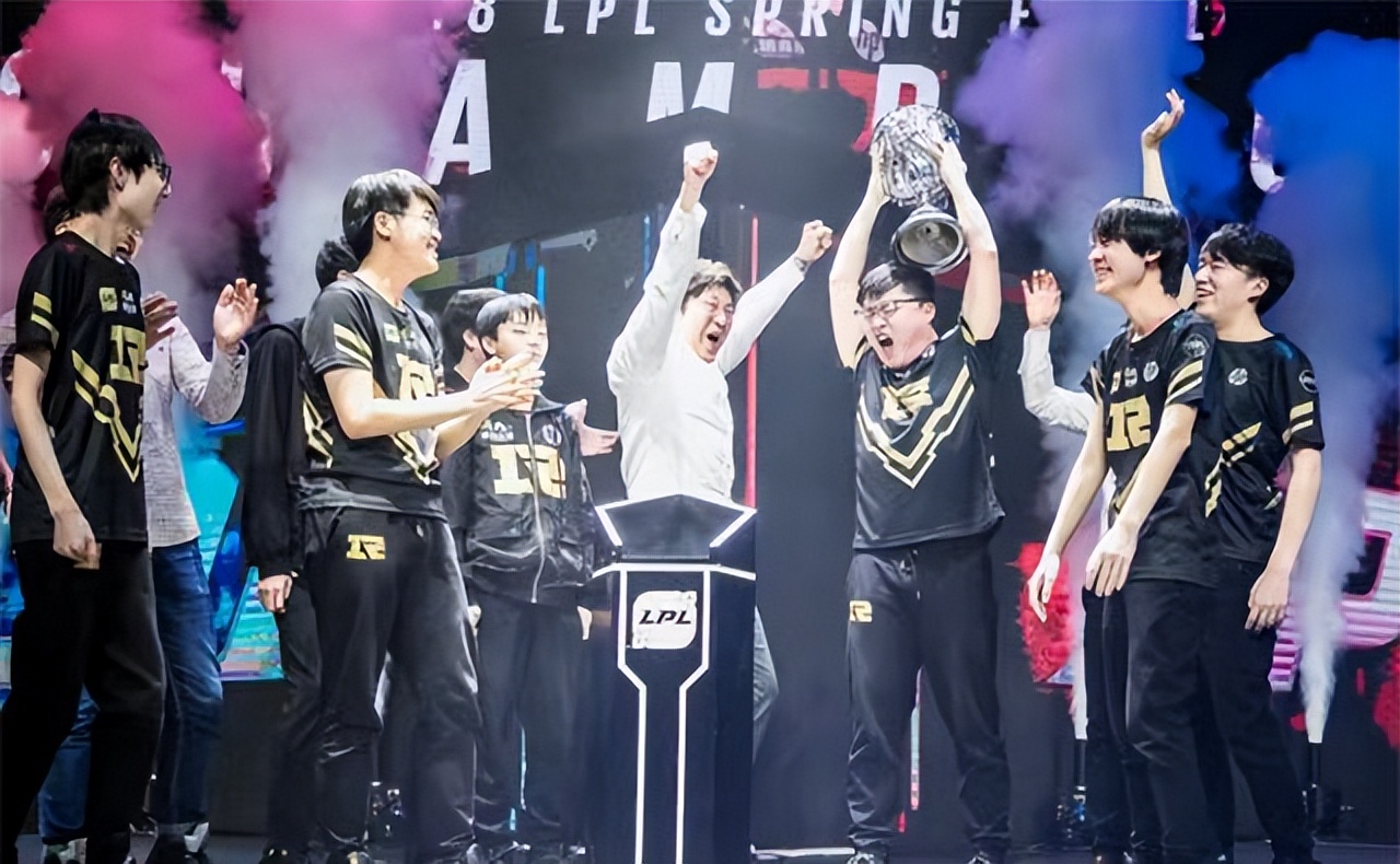 LOL: UZI is angry! The live broadcast publicly complained about MLXG not keeping promises ...