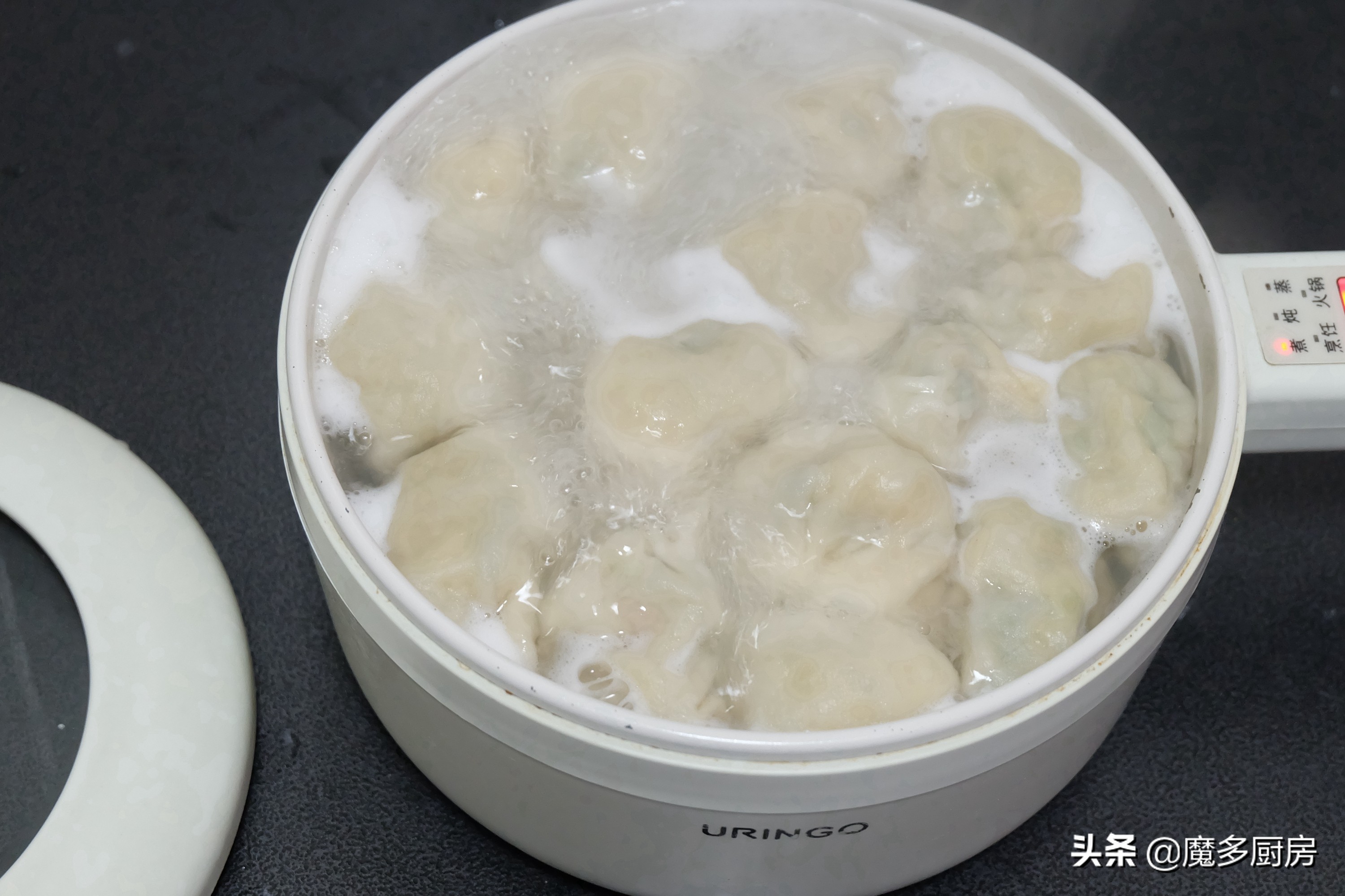 This plate of spicy fungus is refreshing, appetizing, and delicious ...