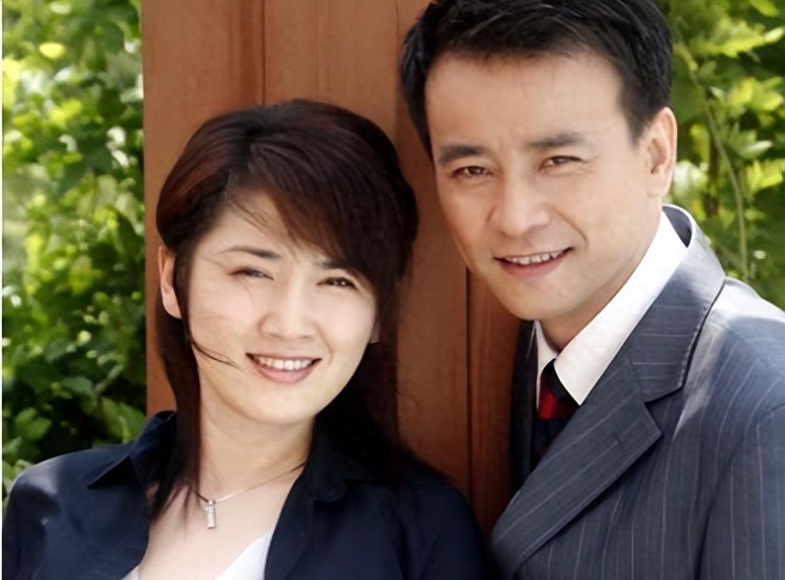 The years are quiet and love never grows old: Luo Gang married a sweet wife 23 years younger and ...