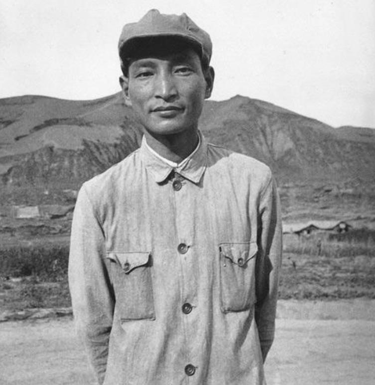 In 1987, Bo Yibo visited Chen Yun in Hangzhou. When he met, he teased him. He planted trees ...