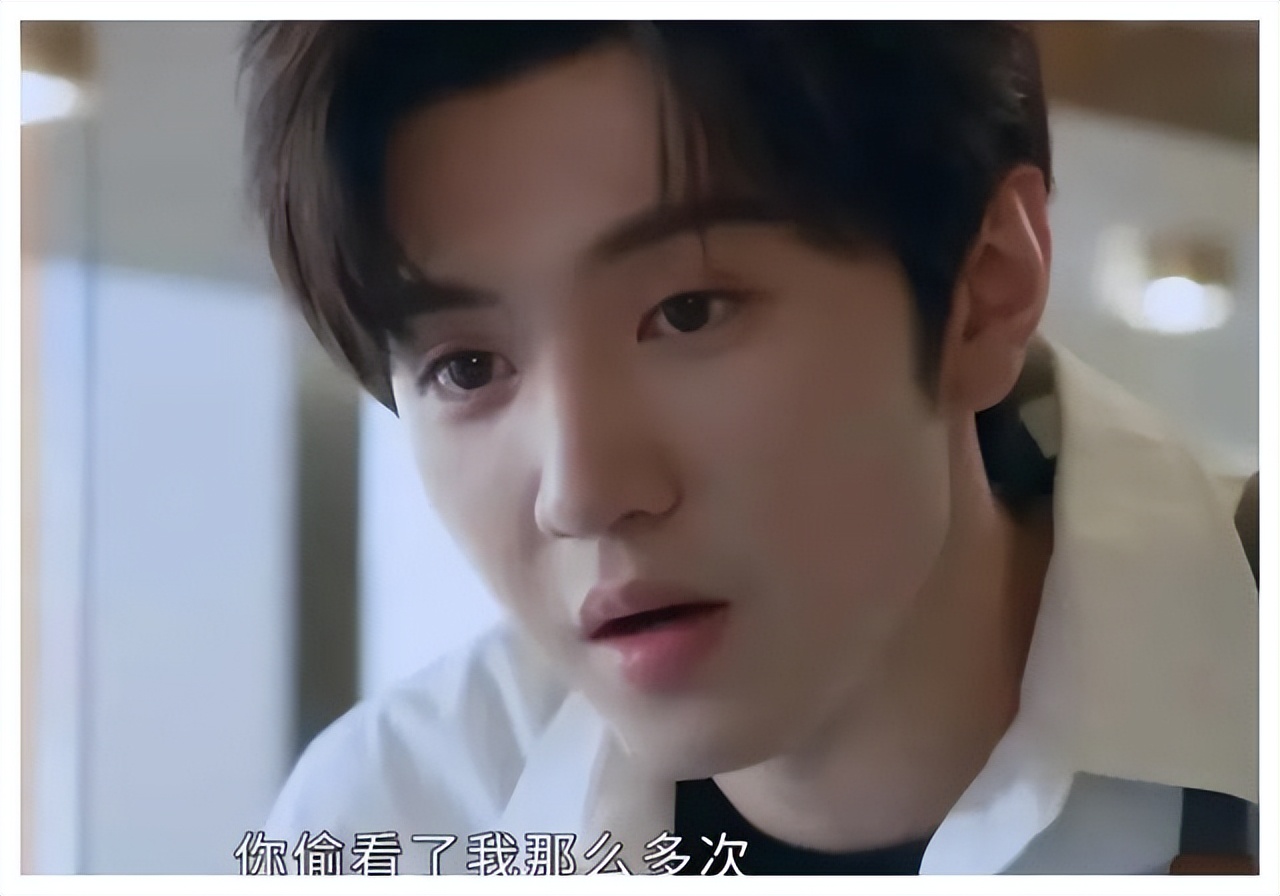 The new greasy guy in domestic entertainment, drinking water to look ...