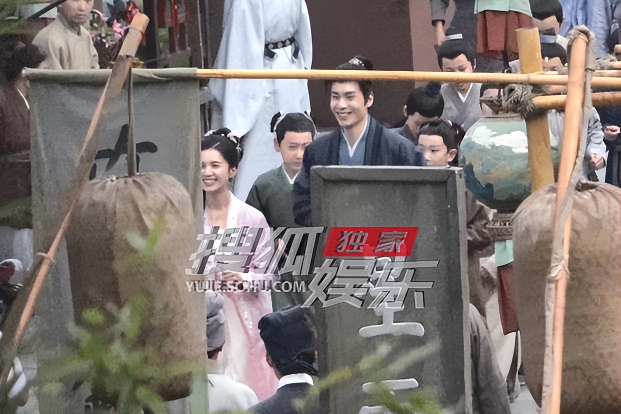 Zhang Jingyi's new drama Reuters has a sweet smile and Hu Yitian is ...