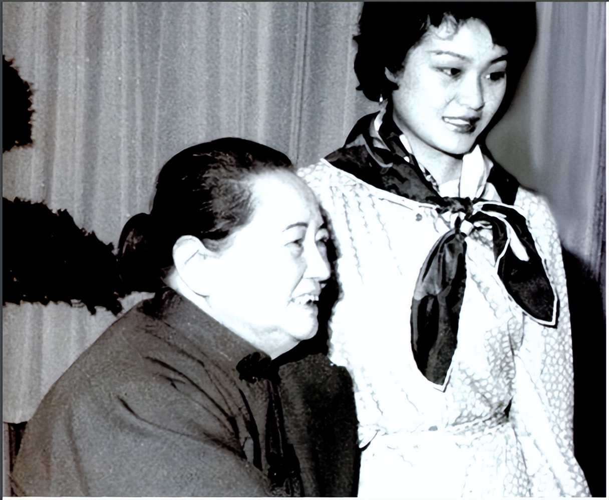 The last photo of Soong Ching Ling before her death, she had no ...