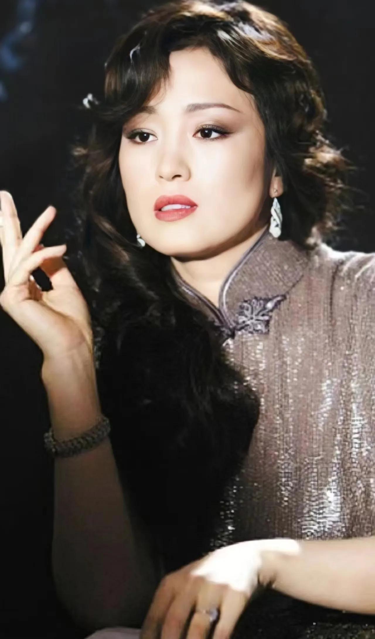 I didn't know that Gong Li was very beautiful when I was young, but now ...