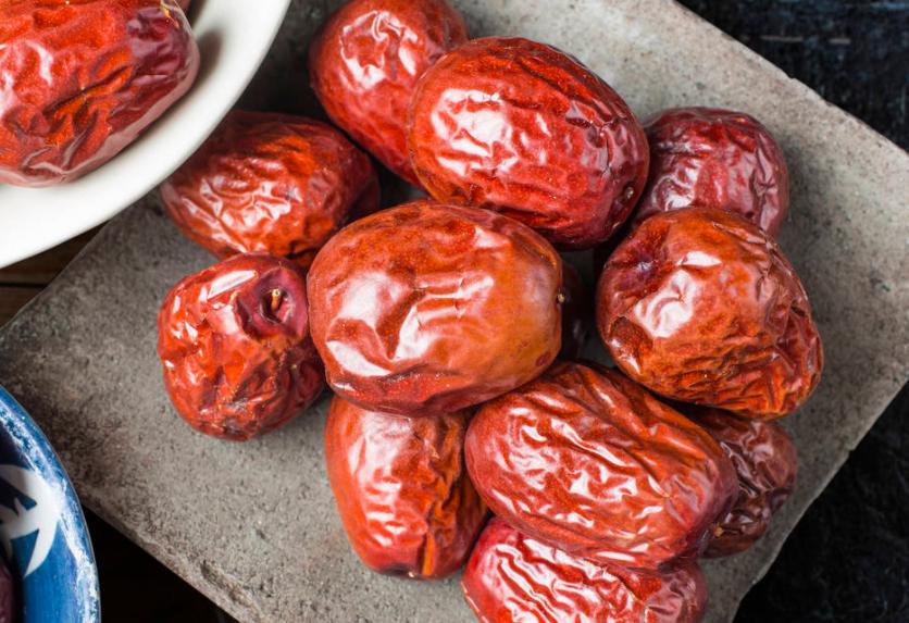 Jujube has a "perfect match", drink it with water, clear blood clots ...