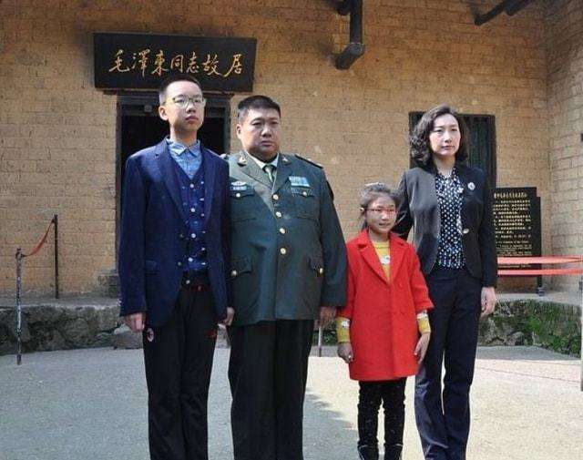 Mao Xinyu is already a major general, his wife is beautiful, and his ...
