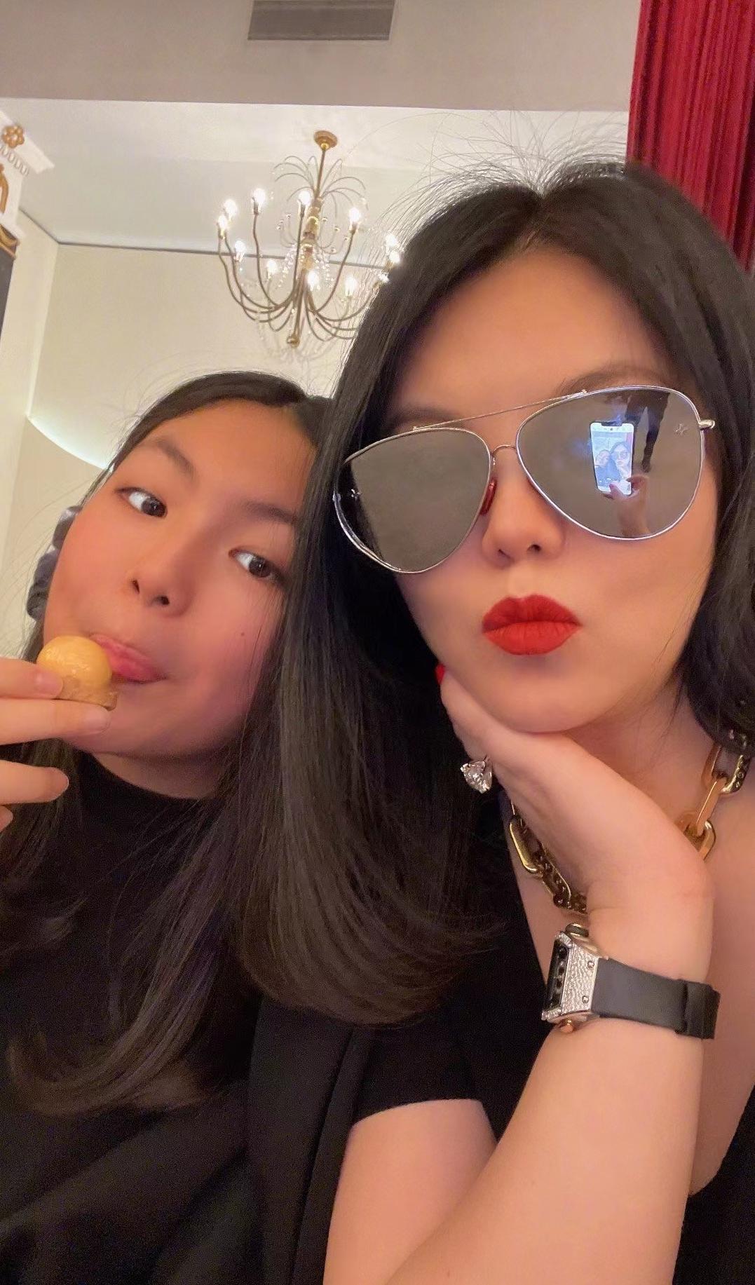 Li Xiang took Wang Shiling to the high-end venue!Mother and daughter ...