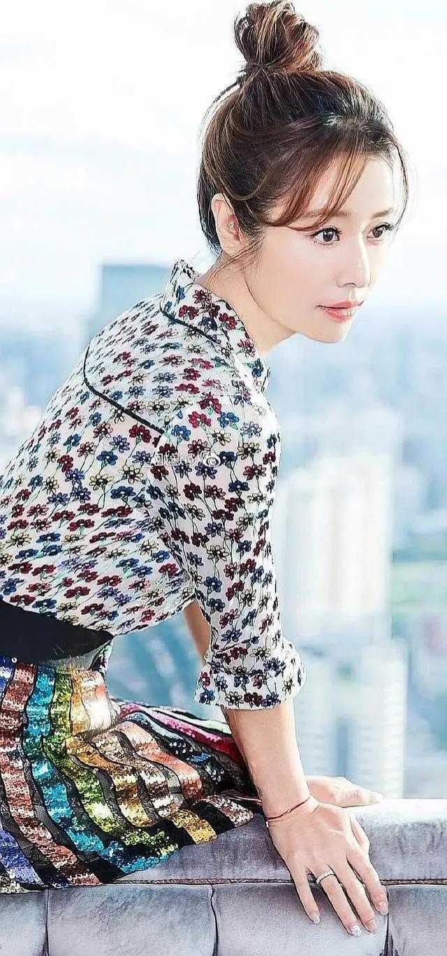 Star wallpaper beautiful picture - Ruby Lin 626 issue - iNEWS