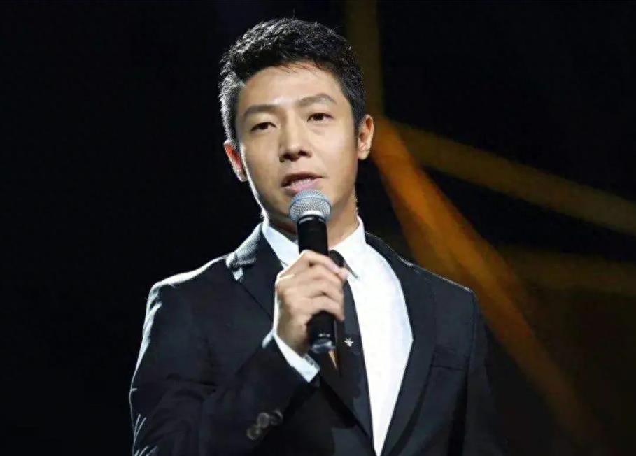 She was once the most beautiful host on CCTV. She lived with Sa Beining ...