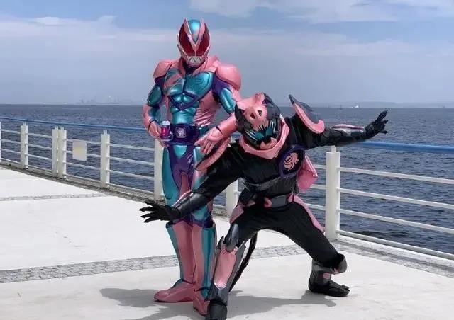 Kamen Rider Revice's final form has been transformed and the ...