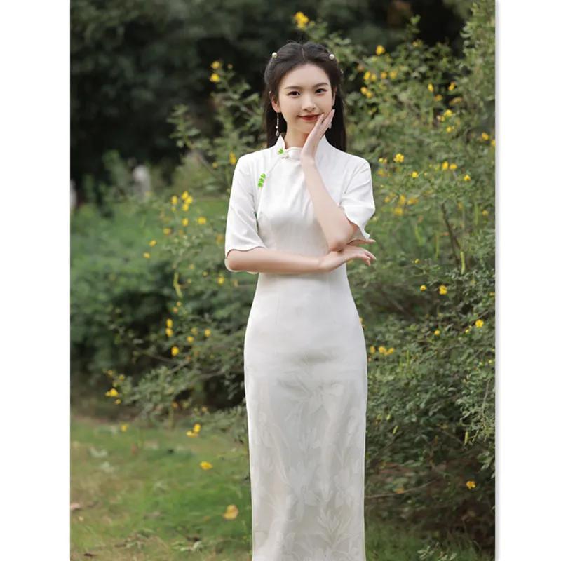 Different colors of cheongsam have different postures, which color do ...