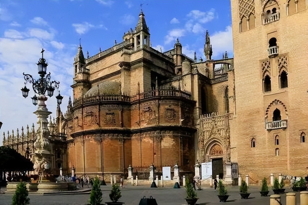 1723 Italian architect's revival of classical architectural style - iMedia