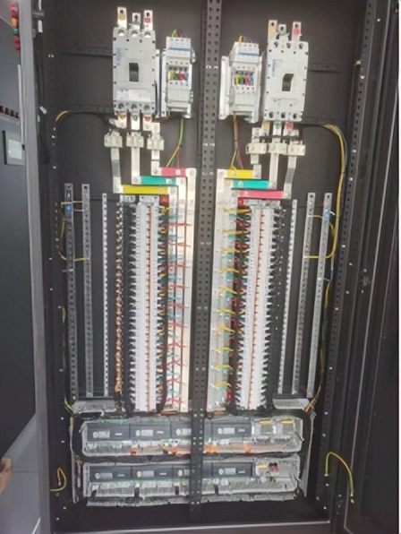 Comparative analysis of intelligent small busbar and head cabinet ...