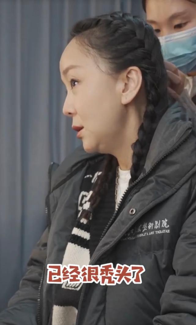 "Little Qin's" Wang Yinan accompanies her daughter to study, worrying ...