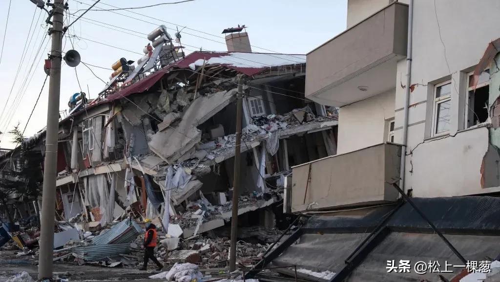 Turkey issued 113 arrest warrants to investigate the responsibility of ...